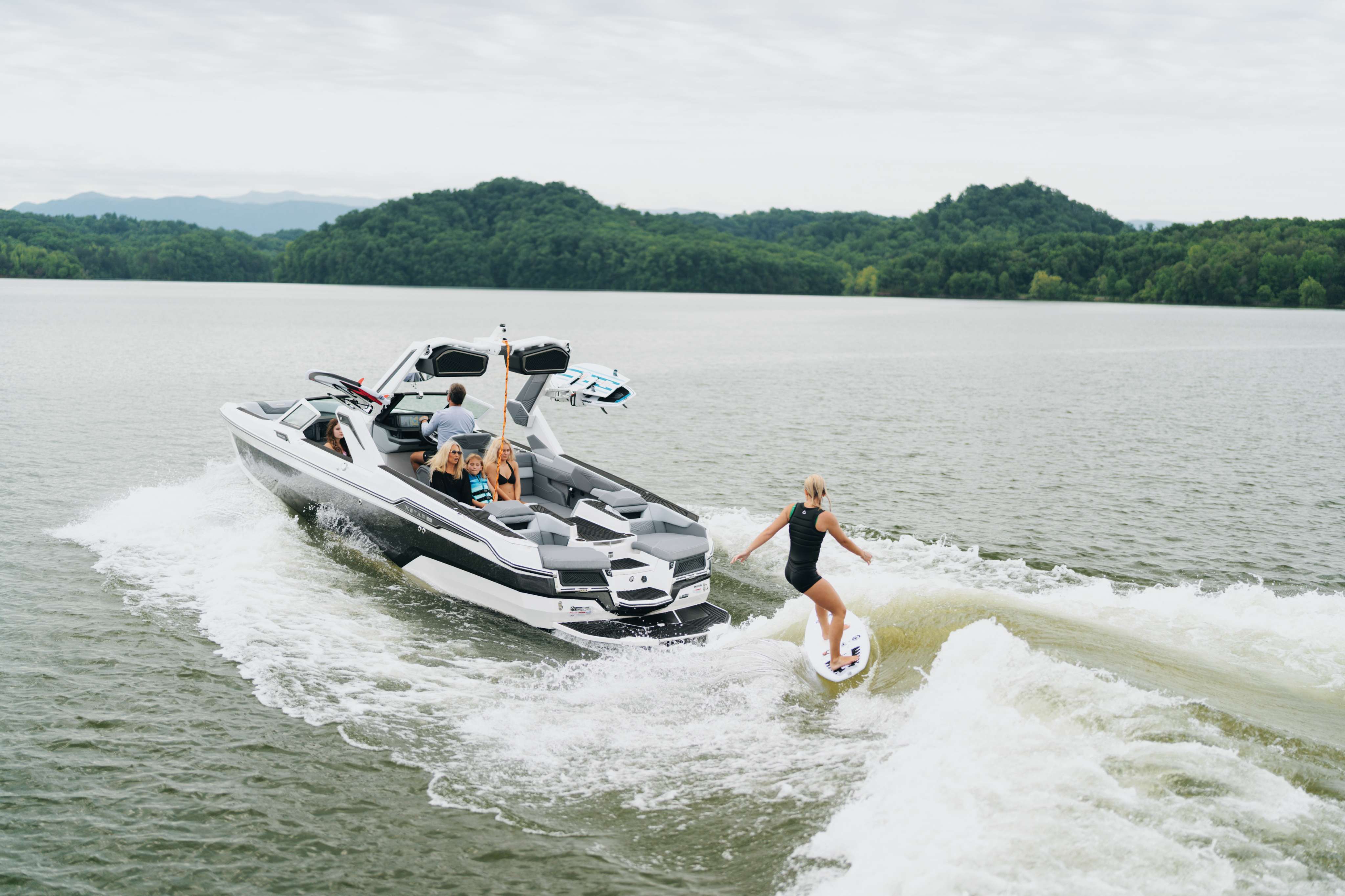 MasterCraft XStar 25' 2026 – Ultimate 25-Foot Wake & Surf Boat ...